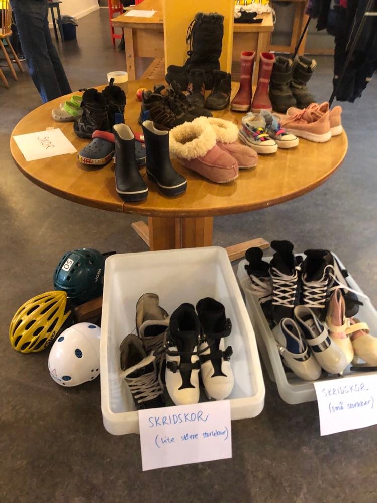 How to organise a kid's clothes swap